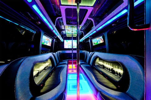 Partybus mieten für exklusive Feiern und Unterhaltung | Erento.com