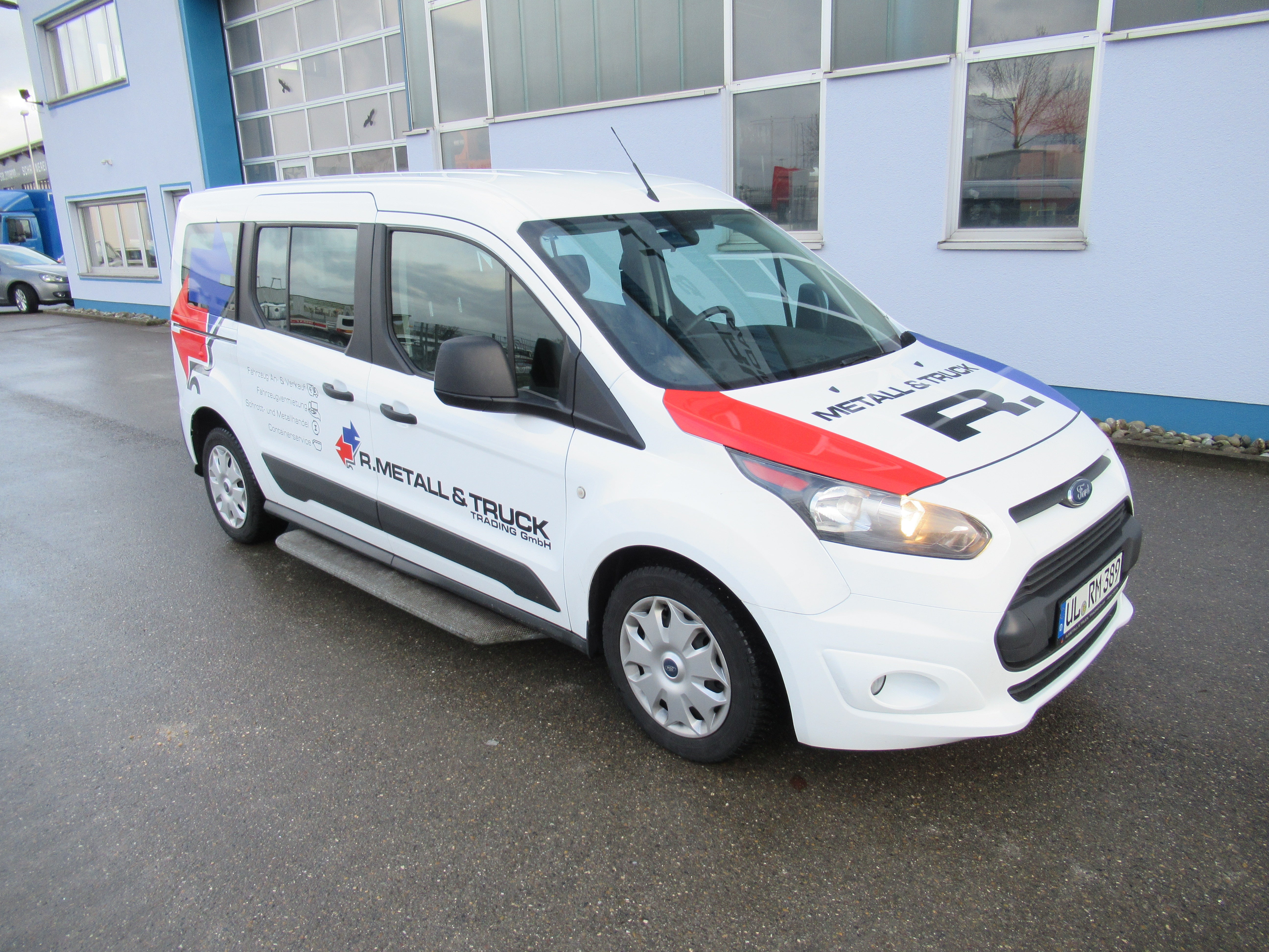 Ford Transit Trend 7 Sitzer, 7-Sitzer - 4057029820 mieten | Erento.com