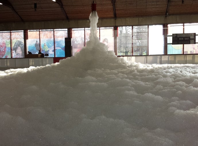 Schaummaschine mieten für schaumige Unterhaltung und Spaß | Erento.com