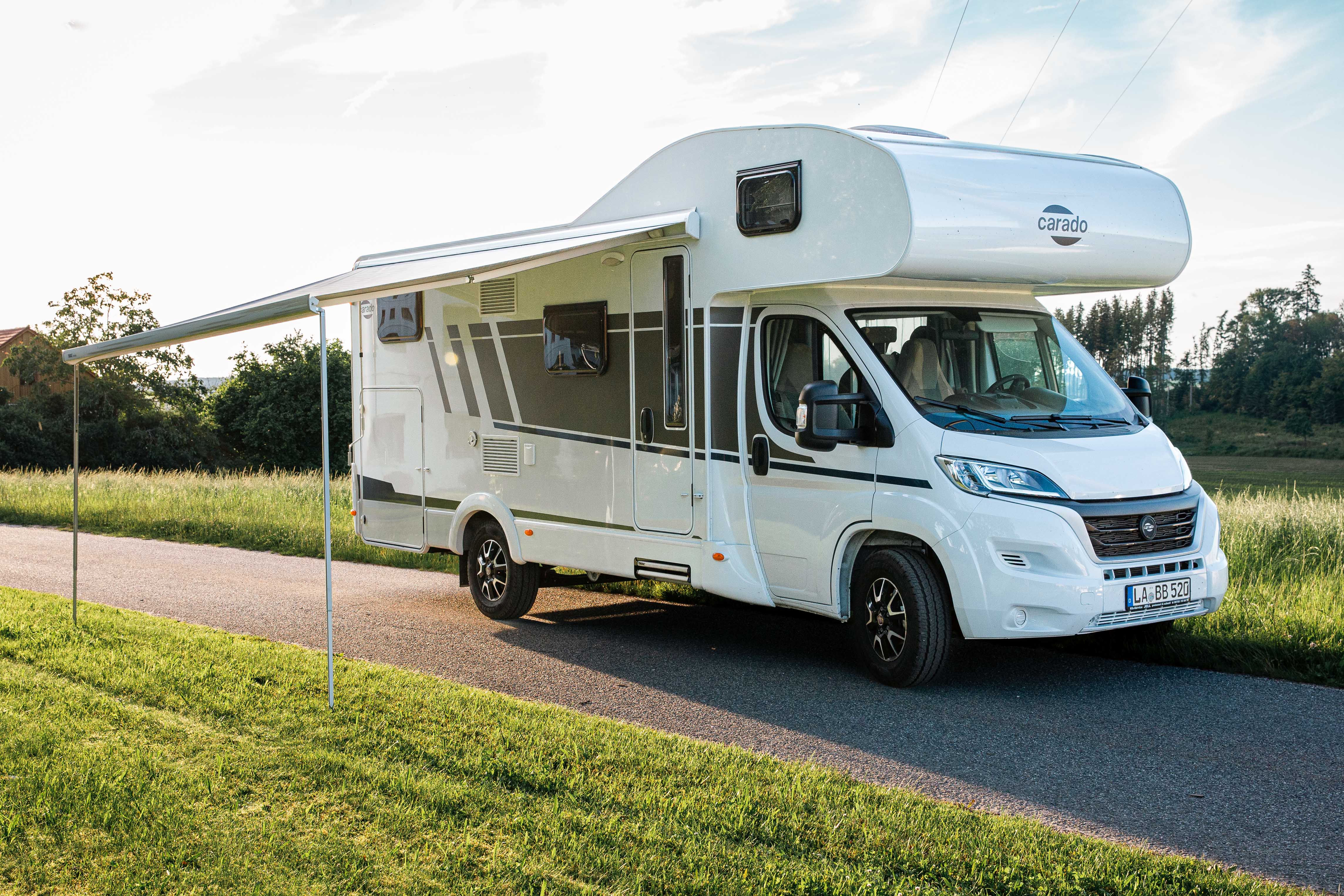 Wohnmobil Mit Grosser Heckgarage Fur Motorrad