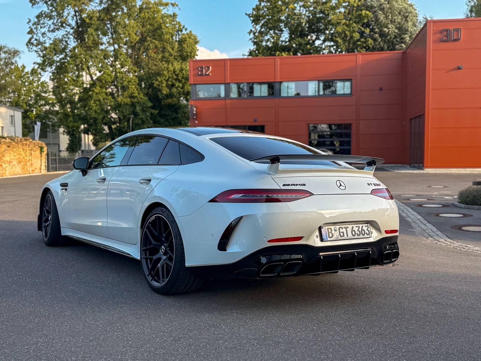 Mercedes-Benz GT63s AMG 4 Türen - www.mietedeinsportauto.de