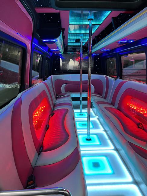Partybus mieten für exklusive Feiern und Unterhaltung | Erento.com